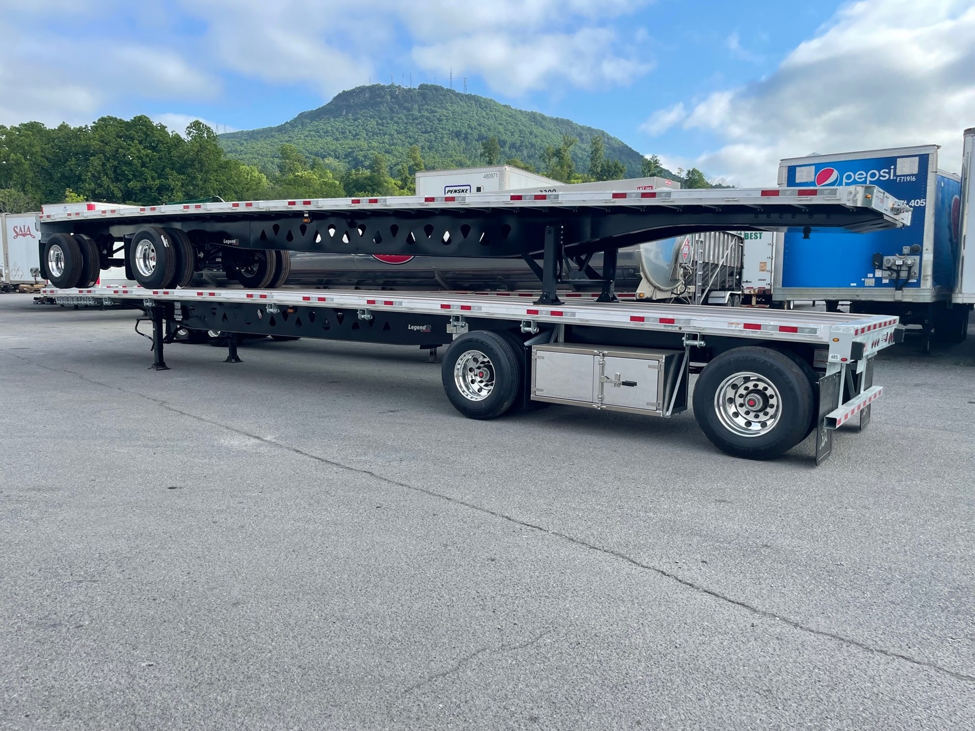 2023 Manac Trailers 48' FLATBED - Excel Trailers
